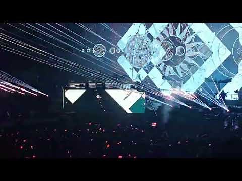 Babymetal perform a world premier of Sunset Kiss at the O2 Arena in London 2025 #babymetal