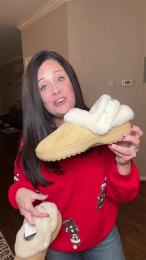 These are literally the perfect winter shoe because I hate wearing socks and with the cozy inside, I don’t have to. These are adorable with boots or leggings or dresses even #Crocs #Clogs #WinterClogs #TikTokShopHolidayHaul