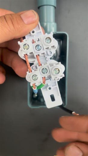 IvandroServiços | Ligação de tomada dupla#elétrica #serviçodequalidade #instalaçãoprofissional | Instagram