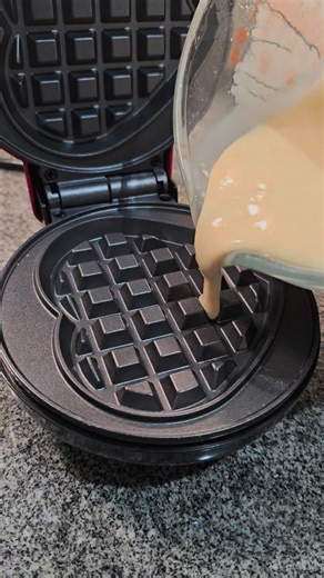 Make perfect waffles in minutes with this mini waffle maker. Compact, quick to heat, and easy to use. Ideal for breakfast, snacks, or late-night treats, it gives you golden, crispy waffles every time without the mess. Small machine, big flavour. #MiniWaffleMaker #waffle #KitchenGadgets #tiktokshop #tiktokmademebuyit