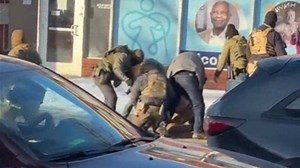 Moment federal agents shoot man in Minneapolis captured by bystander