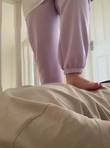 walking on the back / back crack