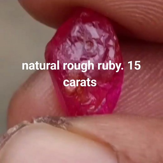 natural rough ruby 15 carats #lapidary #lapidaryartist #facetquality #ethicalgemstone #gemologicalinstituteofamerica