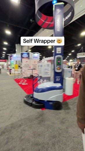 Self plastic wrapping machine for shipping pallets 🤯 #printingunited #printingunitedexpo