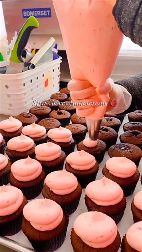 Love and buttercream in the air ♥️🍓🧁 | Georgetown Cupcake