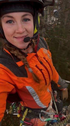 Happy weekend 😎🤙 #husqvarna #husqvarnapartner #femalelumberjack #arborist #treeclimber #treefelling #chainsaw #sawdustismyglitter #treework #motorsäge #femalearborist #treefalling #capcut | Kimberley Both