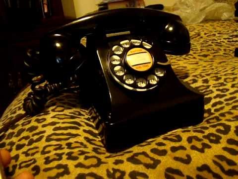 Western Electric Model # 302 Rotary Phone. (ringing)