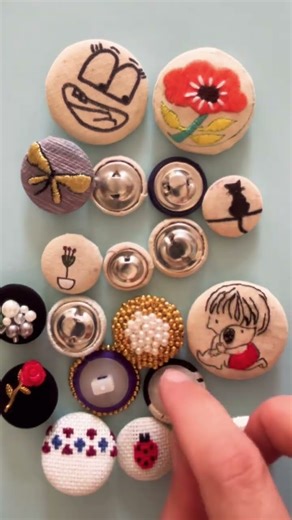 What’s behind the buttons?!😱🫣