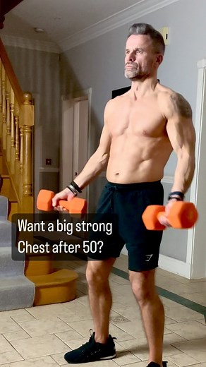 This is a great exercise to develop mind muscle connection with the pecs. It works the same way as an upward cable fly and primarily targets the upper pectoral muscles. No need to go heavy. After 12 reps you’ll be feeling the burn 🔥 💪 💪 #midlife #midlifefitness #fitat50 #fitatfifty #strongat50 #muscle #neverstopsweating #chestworkout #pecs #chestworkouts #homeworkout #strengthworkout #50andfabulous #lifebeginsat50 #workout #upperbodyworkout #over50 #dumbbellworkout #middleage #fitness #fitatf