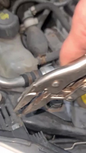 Car Engine Manipulation Techniques in a Workshop