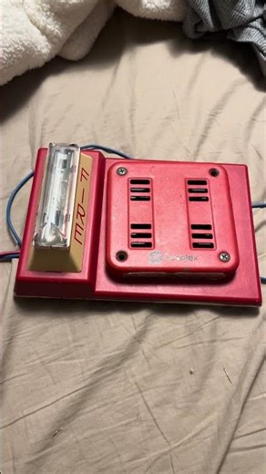 Test of my simplex 4903 9105 strobe plate with my 2901 9838 horn from ‪@DanielElevatorsFireAlarms‬