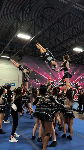 Amazing Cheerleading Pyramids at the Ontario Championships