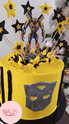 Pastel bumblebee, pan 3 leches relleno de galletas oreo con crema, cubierto de 3,decoraciones de fondant y topper impreso.#emprendimiento #pastry #chihuahua #pastelerías #losmejoresdechihuahua #emprendedoresdeexito #pasteleriaartesanal #happybirthday #bumblebee