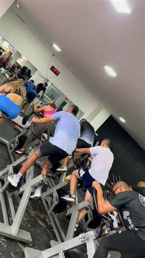 Volvimos !!!! Las más exigentes clases grupales de SPINNING 🚲🚲 una excelente opción de ejercicio cardiovascular intenso y de bajo impacto articular 🫀estén super pendientes de nuestros horarios ✅🔥 escríbeme y separa tu día de cortesía 📲 322-217-7207 estamos ubicados en la Av. 4a 8-06 prados del este #guerrerosgympalmundo #pradosdeleste #soyunguerrero #guerrerosgym #entrenamientofuncional | guerrerosgymcucuta