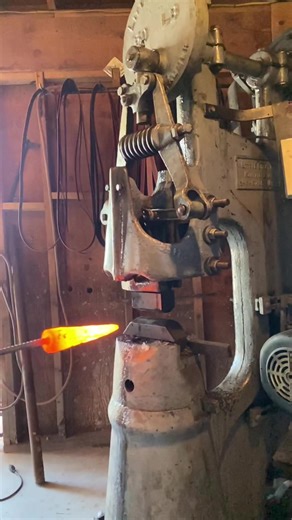 Making hot carrots with the 50lb Little Giant. Eat your vegetables. #forged #blacksmith #handmade #satisfying #satisfyingvideo #metal #heavymetal #powerhammer #slowmo