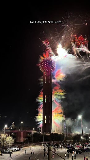 HAPPY NEW YEARS DALLAS ✨ @Reunion Tower set off its annual NYE Frieworks & Drone show which included 5,000 special effects 500 drones synced up to the 259 lights on Reunion Tower itself. All of the fireworks are set off from 93 different locations, some of which are 560ft off the ground. It’s takes 15,000 lbs of equipment 1000 hours to create to create the show in its entirety. And our NYE show is the Biggest NYE display in the Central Time Zone. It is truly something magical to see ✨ #happy2026