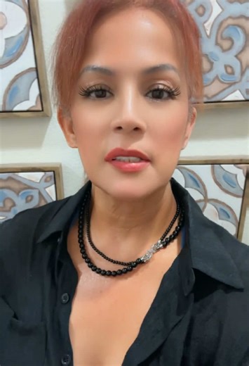 This is one of those pieces you’ll reach for over and over again. It layers beautifully, works with casual or dressed-up looks, and instantly pulls an outfit together. Simple, classic, and easy to style — whether you’re heading out or keeping it everyday chic. Such a good staple to keep in your jewelry collection. #BlackOnyxNecklace #LayeredNecklace #EverydayJewelry #MinimalJewelry #ClassicStyle