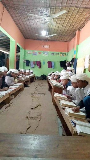 আনুর বাজার মাদ্রাসায় আজকে নাজেরা বিভাগের পরিক্ষা চলতেছে #fecbookviralreels #vairalvideo #vairalpage এই গুলো আমার প্রথম ছাত্র সবাই এদের জন্য দোয়া করবেন 🥰🥰🥰🥰 | HM Rayhan