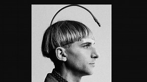 Neil Harbisson: एक ऐसा इंसान जिसकी जिंदगी ‘ब्‍लैक एंड व्‍हाइट’ थी, लेकिन अब अपने सिर में लगे ‘एंटीना’ की मदद से ‘रंगों’ को सुन सकता है
