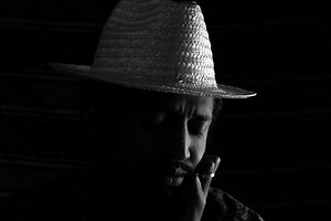 Une maison ne se construit pas toute seule. L'union fait la force quand l'égo fait la gueule. Je propose; ceux qui me suivent disposent. Je vous présente l'équipe de fous qui était derrière "Doudou". Voici le Making Of du premier single de BOLO - Doudou. #masoalinasortàminuit | BOLO