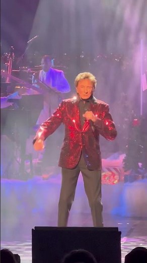 Barry Manilow Is 82 Years Old And Still Singing 100% Live! He Sounds Like THIS: