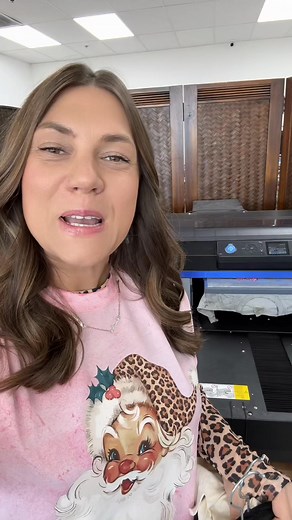 🍌 Bananas should peel with ease… not your tees. 💛 At Aly Jean Boutique, we’re all about the details ✨ Our DTG-printed graphic tees are made to last — buttery soft 👕, vibrant in color 🎨, and never peeling or cracking 🙅‍♀️ Say no 🚫 to cheap press-on designs and YES 🥰 to comfort you can count on, season after season 🌸☀️🍂❄️ 💖 Shop the tees everyone’s falling in love with! 🛍️ 👉 [Shop Now] | Aly Jean Boutique