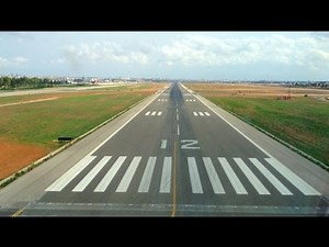 Amazing cockpit landing view 737-300 Valencia