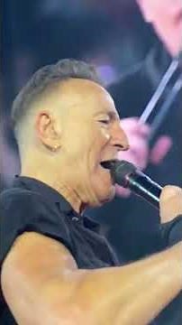 Bruce Springsteen - Very close - Barcelona 2023-4-28 - 10th Avenue Freeze-Out