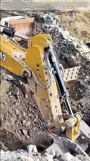 Loading Giants: How Two Buckets Perfectly Fill a Hauler