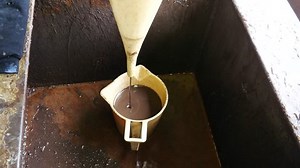 Video Stok Measure Mud Viscosity Marsh Funnel Viscometer (100% Tanpa Royalti) 22773688 | Shutterstock