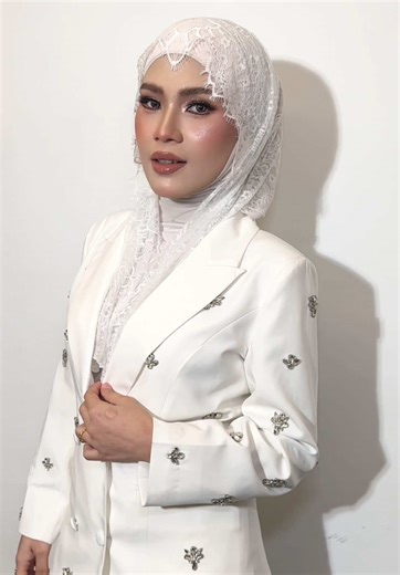 Glam Makeup Looks for AI Team Events