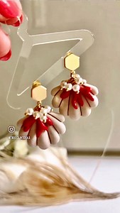 Shells and corals, I would say a perfect combo for these earrings that from the summer vibes🪸🐚🤍 I used the 334 clay cutter, you can find it in my shop , link in bio 🫶🏻 I polished the corals with the Vallejo Gloss polyurethane varnish 🐚 | TiDo clay tools