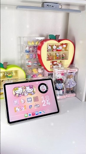 Personalize your ipad layout with HiiiWidget app 💖 #hiiiwidget #ipad #gadget #sanrio #desksetup