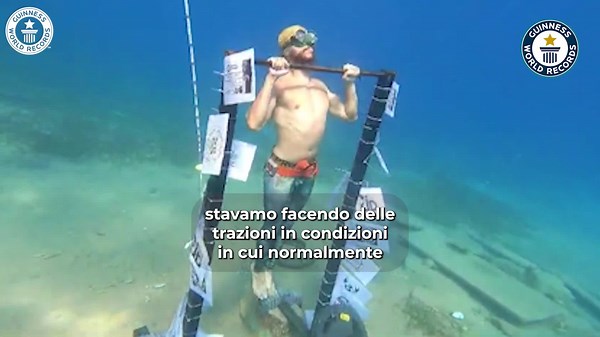 Trazioni alla sbarra sul fondo dell'oceano