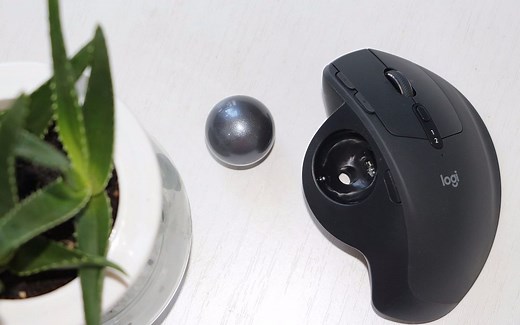 办公室也能轻松玩球！罗技轨迹球鼠标帮你轻松实现
