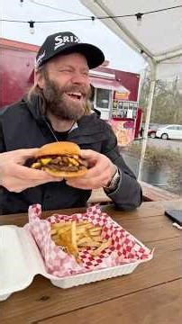 Is this the best food truck smashburger in Eugene, Oregon?!? Trying Squatcho's #mukbang #burger
