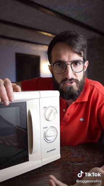 Come funziona il microonde? Scopri la fisica quantistica!