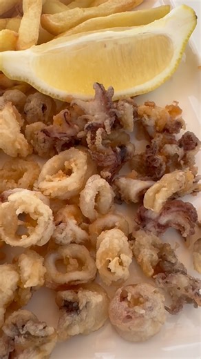 17K views · 2.4K reactions | Pržene lignje Fried Calamari . . . . #lignje #friganelignje #asmr #asmrfood #friedcalamari #calamari #crispycalamari #seafood #mediterraneanfood | Tatjana Sasica | Facebook