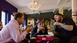 KITCHEN IMPOSSIBLE 2022 Die Spice Girls der Kulinarik 👊 @healthyboyband Katastrophal gut. Diesen Sonntag, 27.3.2022 - 20:15 Uhr @vox 🔴 🤣 🤣 #kitchenimpossible #boyband #oldskool 📱 👀🦠❤️ 🤣 27.3. Mälzer & Schellhorn vs. Healthy Boy Band 🤣🤣🤣🤣🤣🤣🤣🤣🤣🤣🤣🤣🤣🤣🤣 3.4. GRANDE FINALE - Best Friends Edition: Mälzer vs. Raue vs. Strohe @timraueofficial @maxstrohe ℹ️ Zum Staffelfinale der 7. Staffel am 3.4.2022 gibt es 7% Staffelfinal-Sofortrabatt auf die einzigartige KITCHEN IMPOSSIBLE Box. 