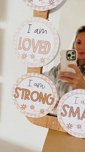 Daisy Gingham is here! 🤎 🏁🌼 And it’s the perfect match for your patterned summer dresses. In true MJLL style, this decor bundle is jam packed with editable templates, multiple font choices, and as always, includes multiple design options for you to mix and match to suit your own style! 💁🏼‍♀️ Plus there are some NEW additions in this pack that you won't find in my other collections… yet 😆 After hundreds of requests, I have now added bulletin board borders to this collection in both a scallo