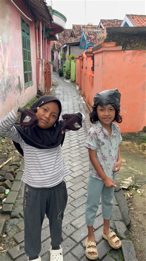 Let's help, friends, how much is three times three?