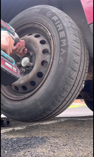 Rear shock absorber replacement #foryoupage #fyp #mechanic #mobilemechanic