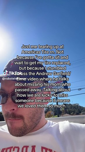 Andrew Garfield is a treasure.. you too Elmo… #andrewgarfield #elmo #imissyou