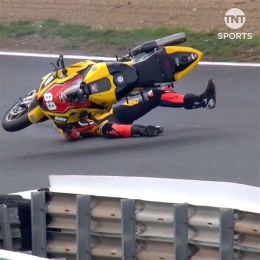 Big crash for Rodgers 🚩 #BSBShowdown #BSBfinale #ClashoftheChampions | TNT Sports