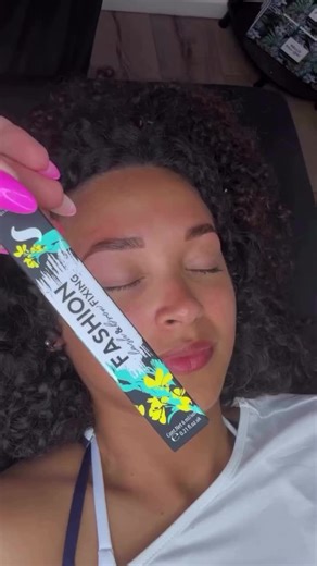 InLei® FASHION FIXING Brow Gel is a professional serum & fixing gel that fixes, maintains and adds shine to eyebrows and eyelashes. 🌿 Natural brightness with candle flower extract 💧 Intensive care with Panthenol & aloe 🛡️ Protective effect against makeup and UV rays After application it preserves the shape of the eyebrows and eyelashes, extends the life of the procedure and offers an ideal result for home care. A soft, vibrant and flawless appearance is completed by the touch of InLei®. Shop 