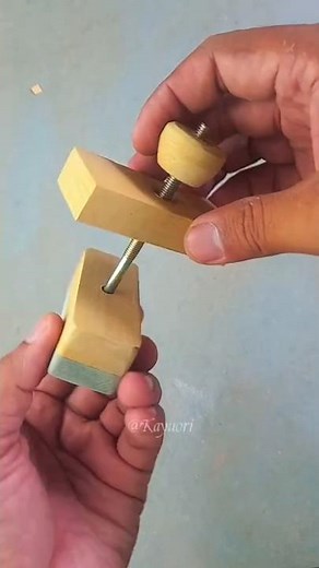 DIY Mini Vise — The Trick to Stop Wood from Moving While Sawing!