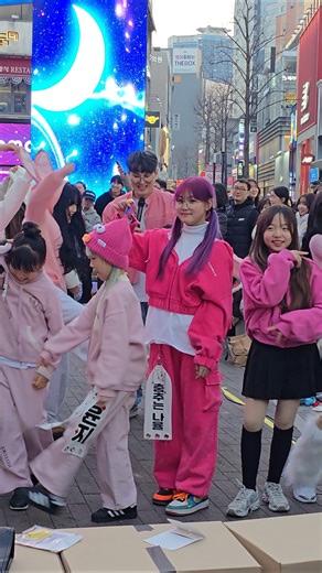 내 모자가 키링?? 스프링이 딸랑🔔 #춤추는윤지 #illit #notcuteanymore #쇼츠 #챌린지 #댄스 #kpop #춤추는곰돌 #춤추는곰돌의랜덤댄스