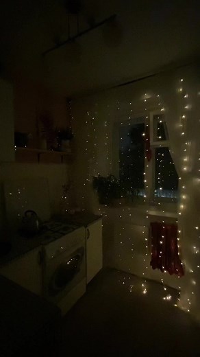 Cozy Kitchen Ambiance: Lighting and Decor Ideas