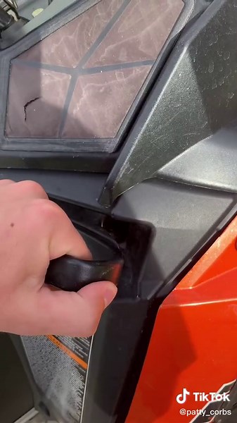 Bet ya haven’t seen anyone ever do this ? #snowmobiling #fypシ #mechanicfails ￼