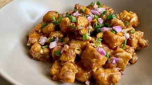 357K views · 5.5K reactions | CRISPY TOFU SISIG | Quick and Easy Recipe: https://youtu.be/L0lZqe90YBQ . . . . Ingredients: 1 pack firm tofu 3 cloves garlic 1 pc onion (big) 4 green/red chili peppers 1 cup mayonnaise 2 tbsp oyster sauce Salt and pepper to taste Oil for deep frying | Kusinela | Facebook
